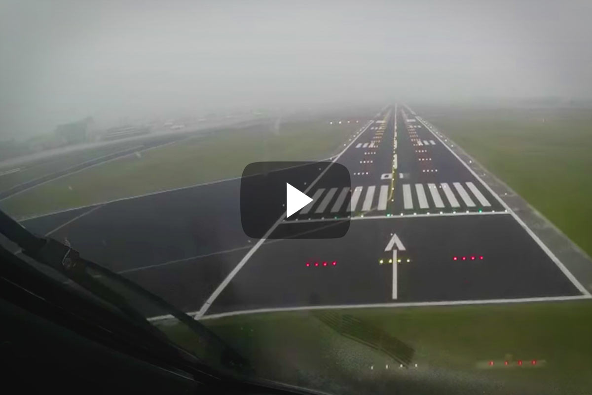 Watch A Boeing 787 Autoland On An ILS Approach | Boldmethod