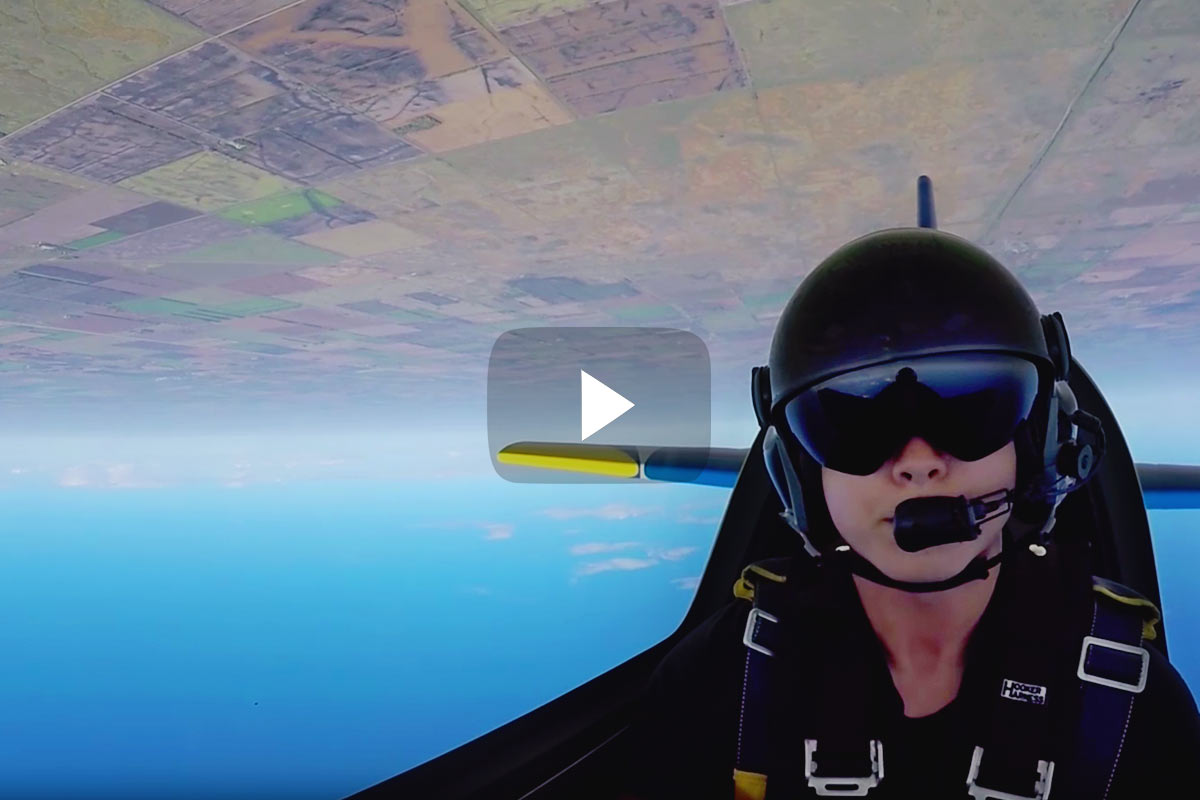 Watch: Cessna Pilots Pull 8 Gs In An Extra 300 | Boldmethod