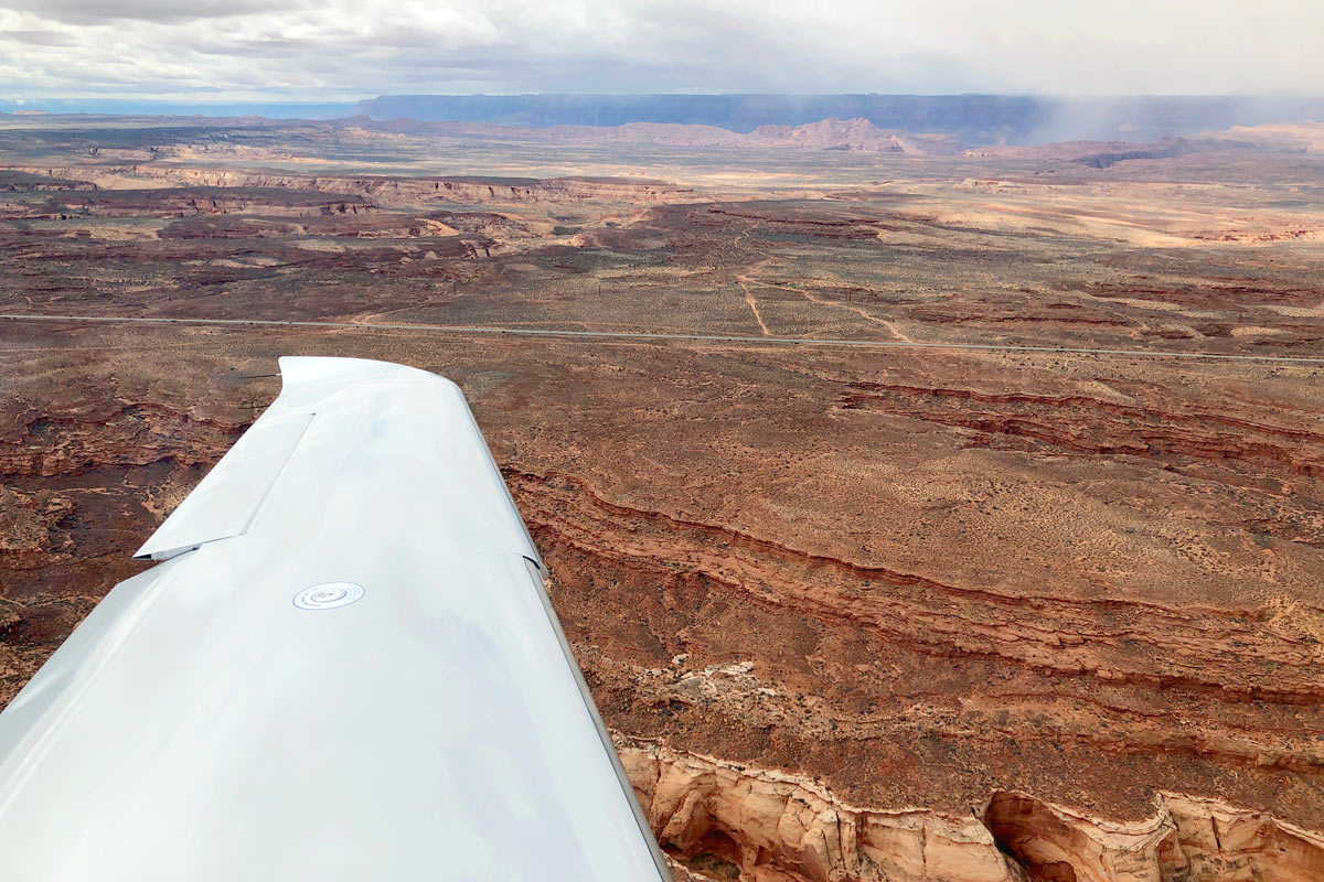 How To Land With An Asymmetric Flap Failure | Boldmethod